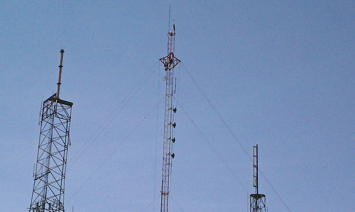The side mounted FM antenna – Engineering Radio