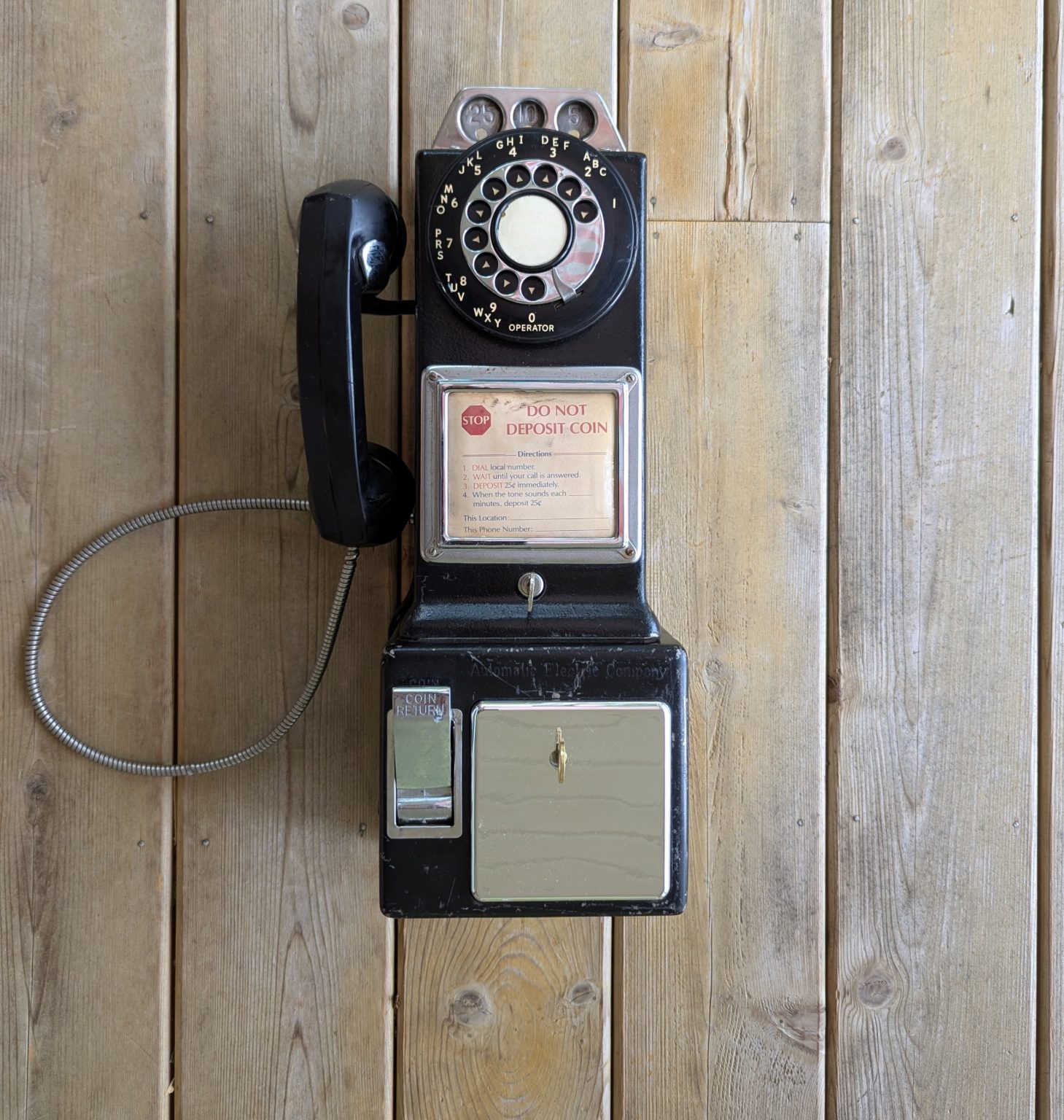 The Automatic Electric 3 slot pay phone – Engineering Radio
